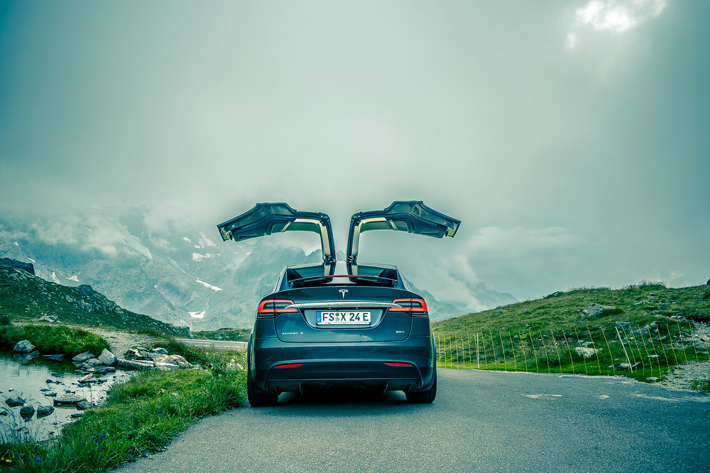 Tesla Model X - Windscreen Replacement Service